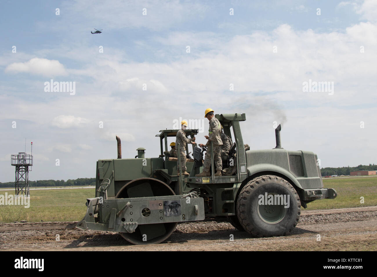 U.S. Army Soldiers with the 827th Engineer Company, 204th Engineer ...