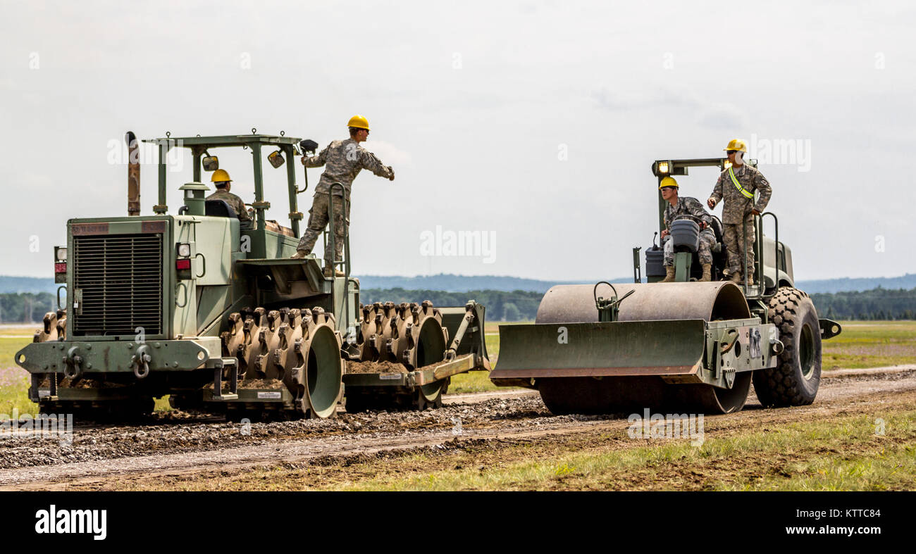 New York Army National Guard Soldiers with the 827th Engineer Company ...