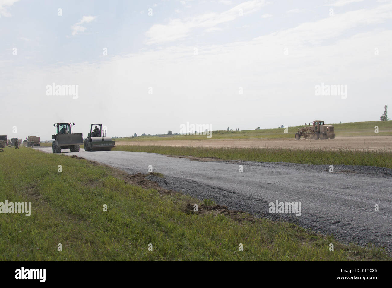 U.S. Army Soldiers with the 152nd Engineer support company, 204th ...