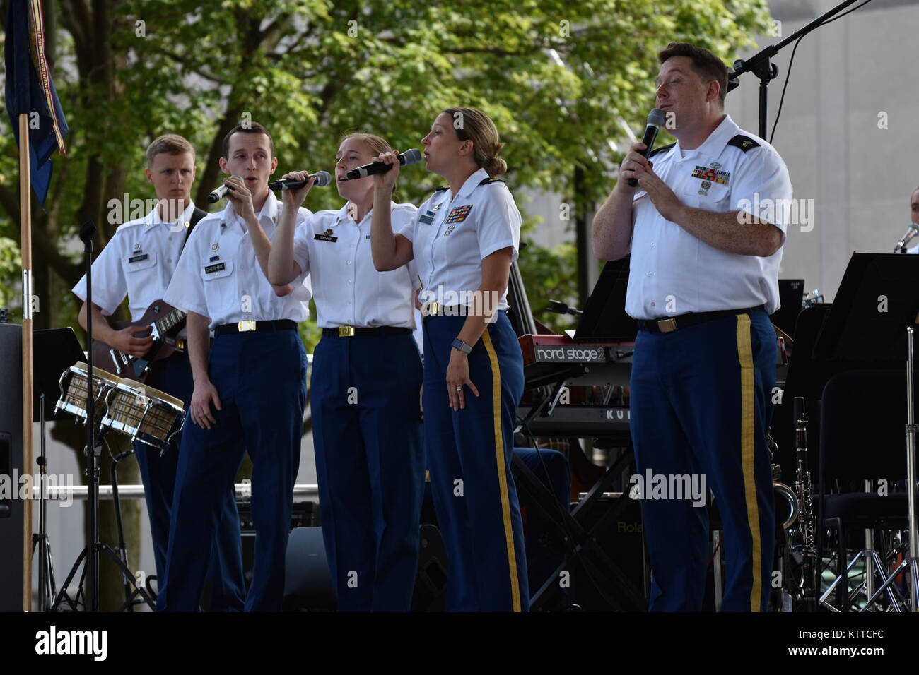 N.Y. Army National Guard Soldier, vocalists in the 42nd Infantry ...