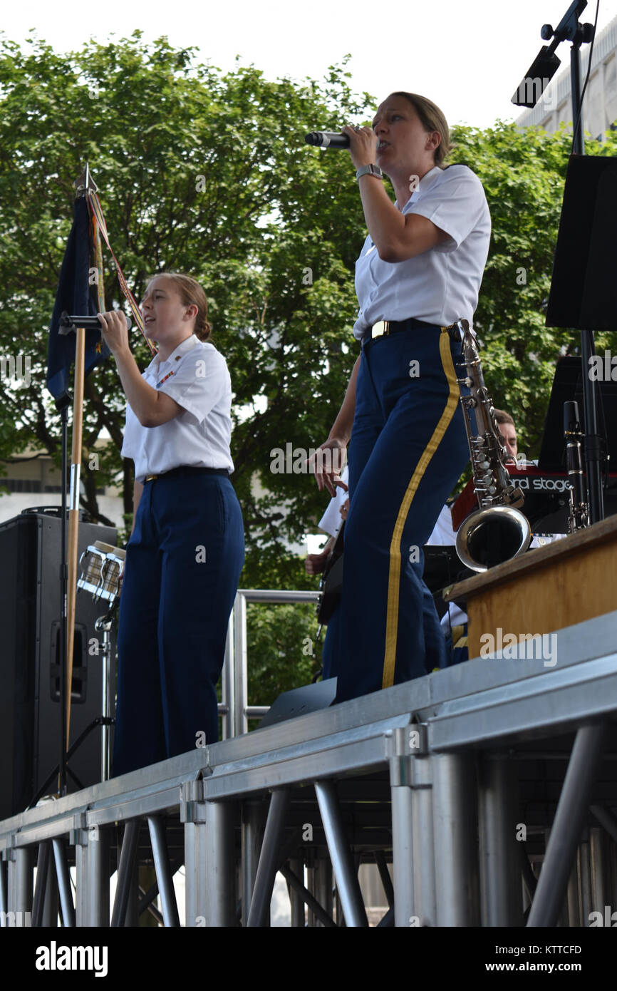 From the left, N.Y. Army National Guard Soldiers, Spc. Miranda Banks ...