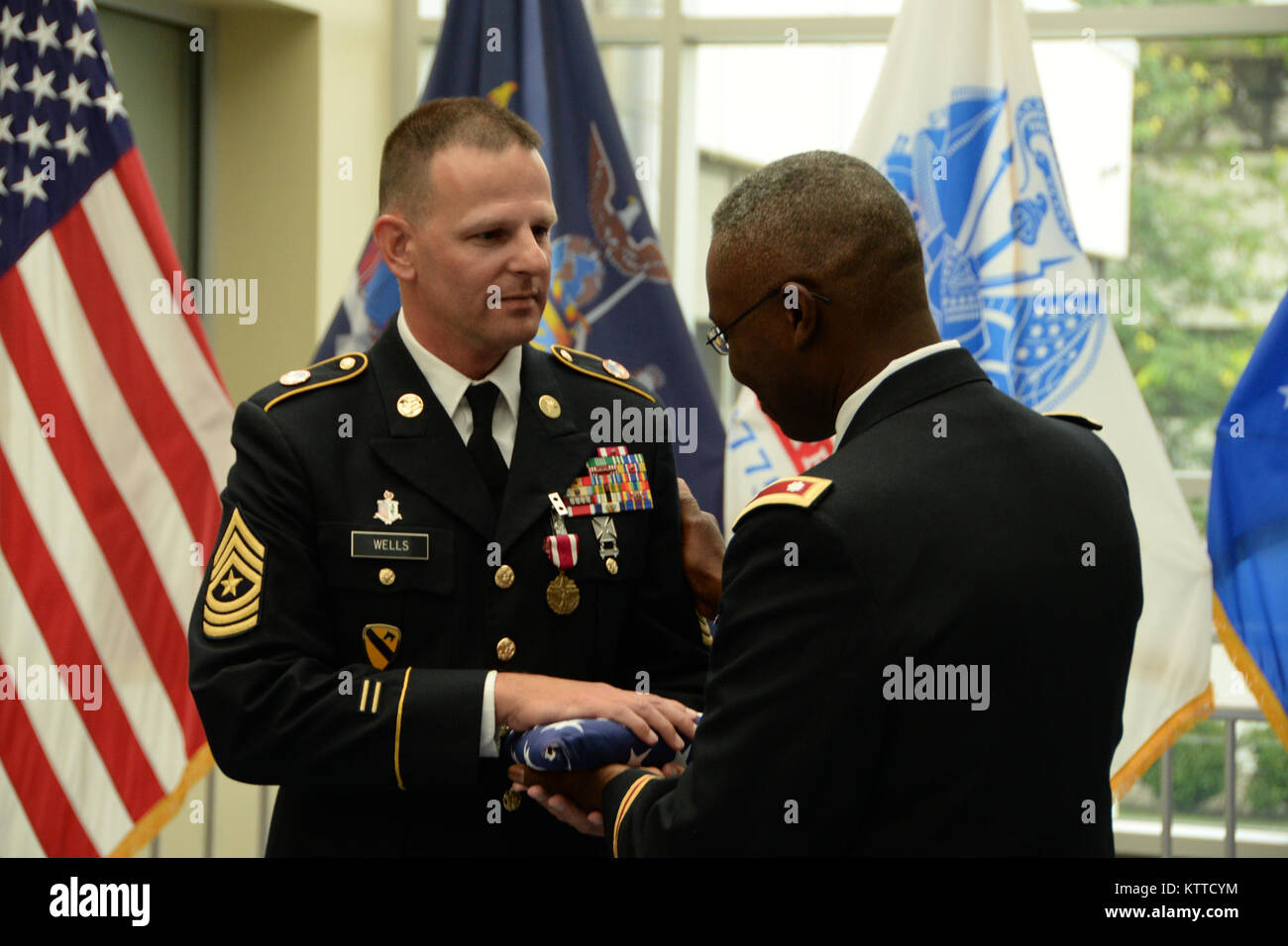 From right u s army lt hi-res stock photography and images - Alamy