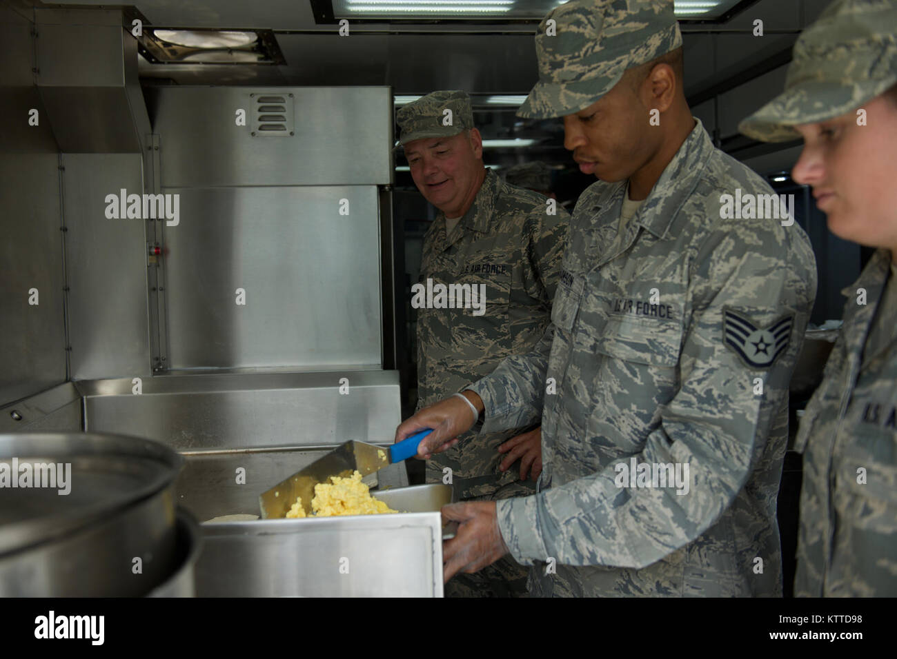 Soldier readiness and preparedness hi-res stock photography and images ...
