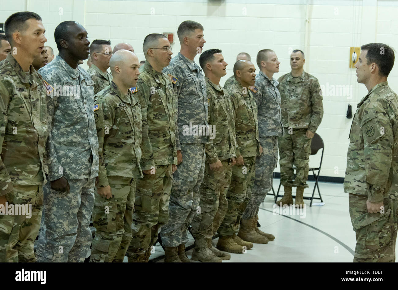 New York Army National Guard Soldiers with the graduating class 17-001 ...