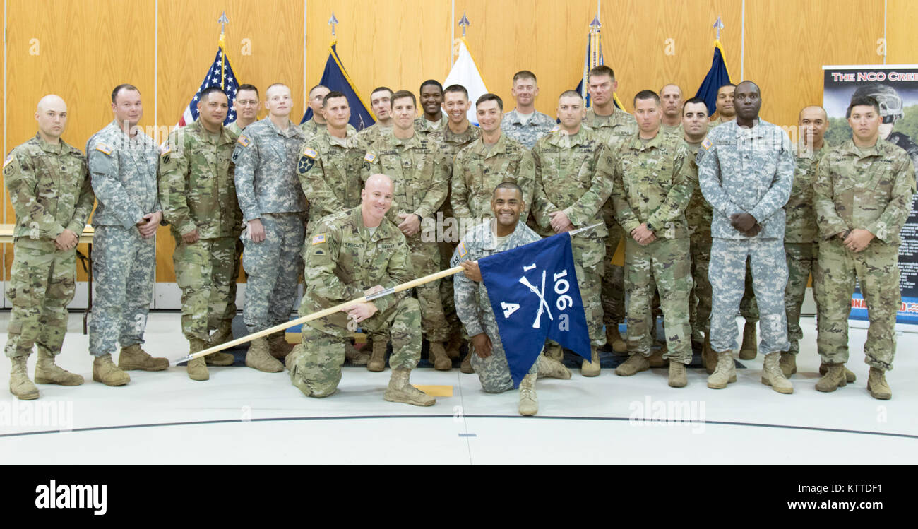 New York Army National Guard Soldiers with the graduating class 17-001 ...