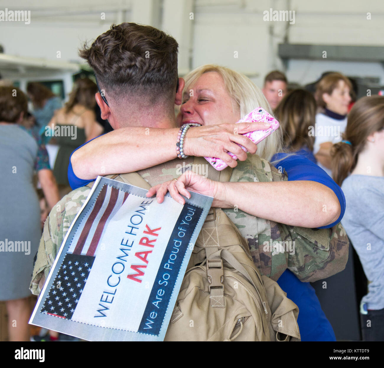 New York Army National Guard Soldiers with the 1156th Engineer Company ...