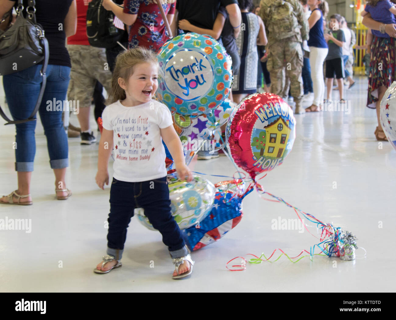 New York Army National Guard Soldiers with the 1156th Engineer Company ...
