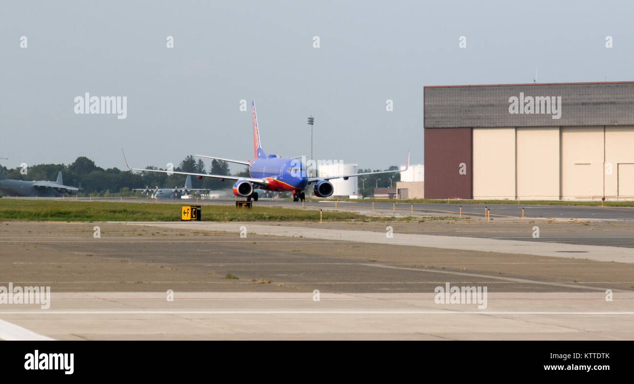 New York Army National Guard Soldiers with the 1156th Engineer Company ...