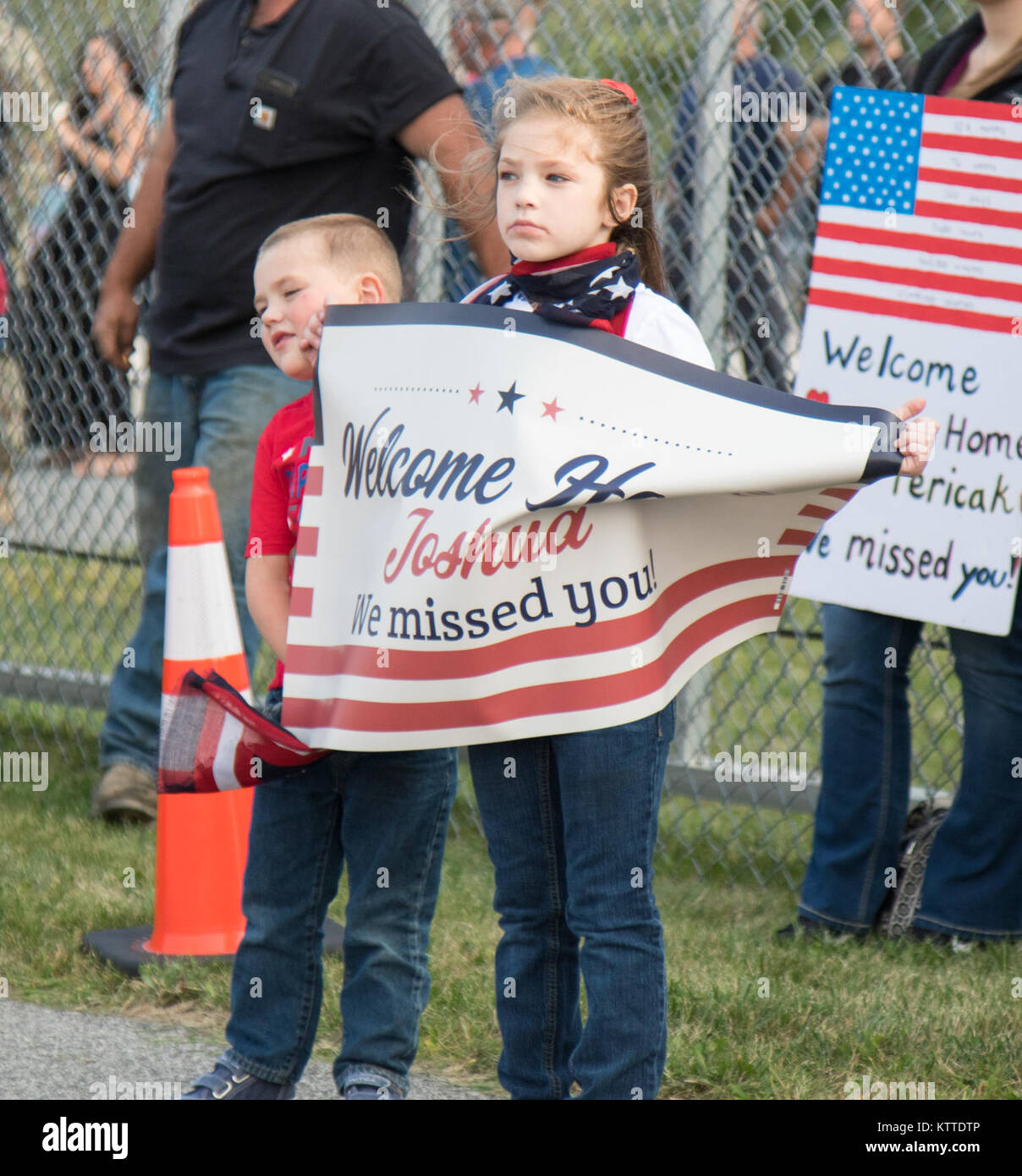 New York Army National Guard Soldiers with the 1156th Engineer Company ...