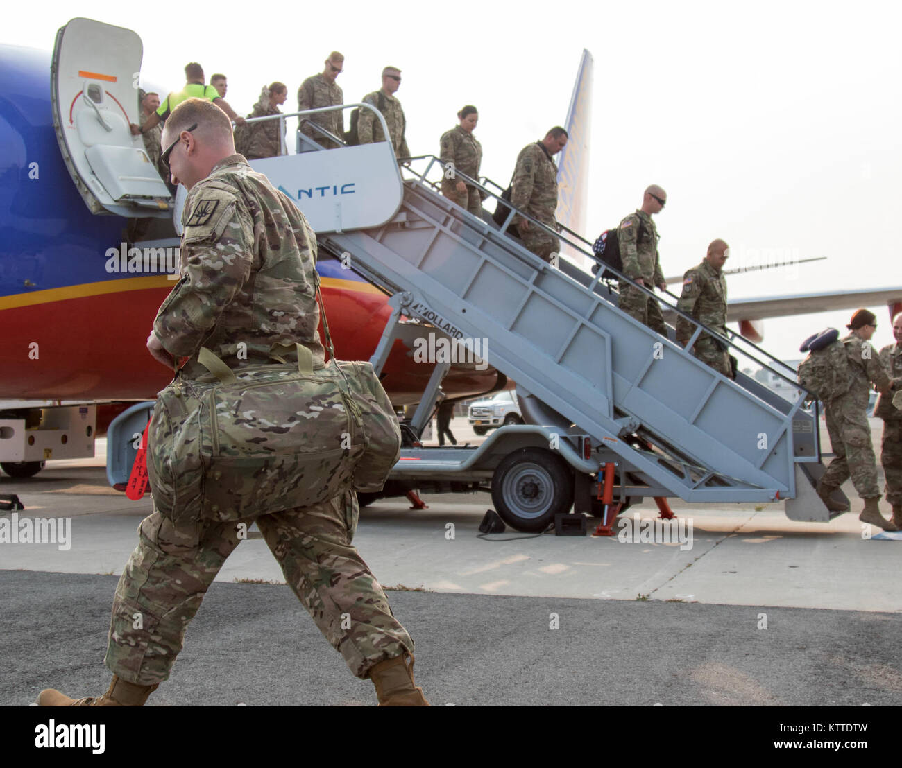 New York Army National Guard Soldiers with the 1156th Engineer Company ...