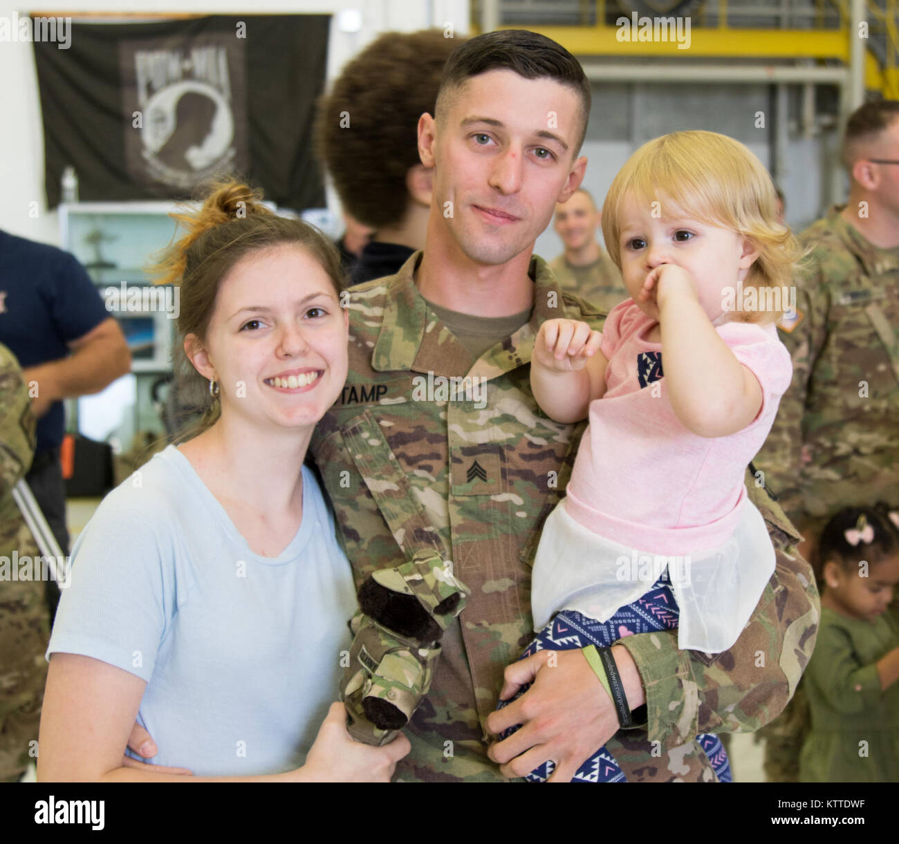 New York Army National Guard Soldiers with the 1156th Engineer Company ...