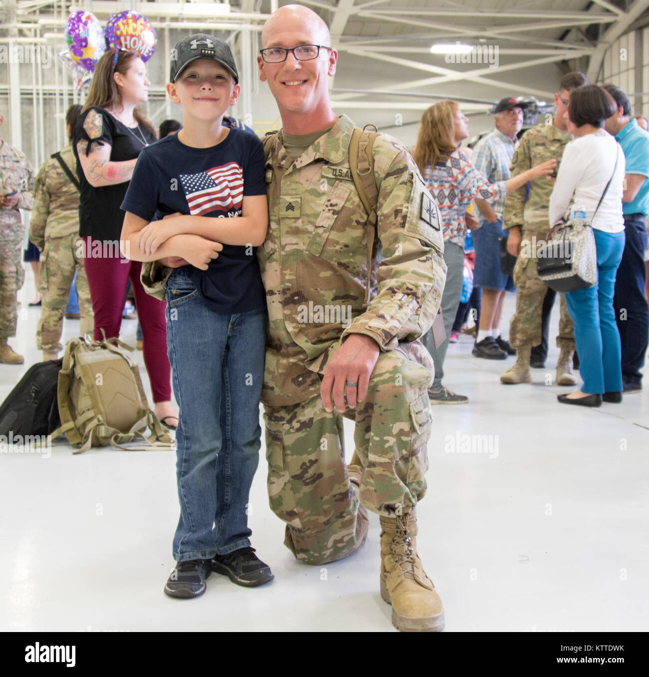 New York Army National Guard Soldiers with the 1156th Engineer Company ...