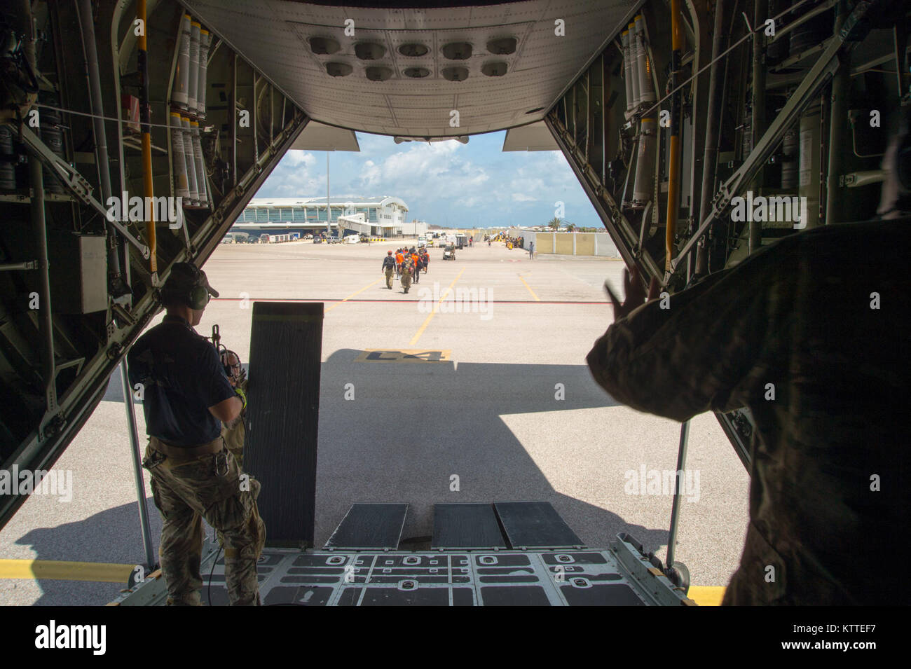 Combat Rescue Officers and Pararescumen from the 106th Rescue Wing ...
