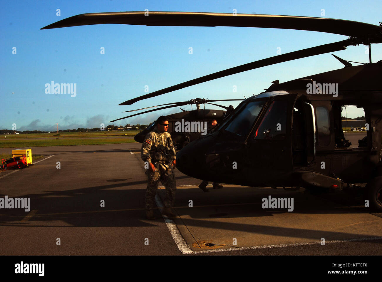 U s army officer conducts hi-res stock photography and images - Alamy