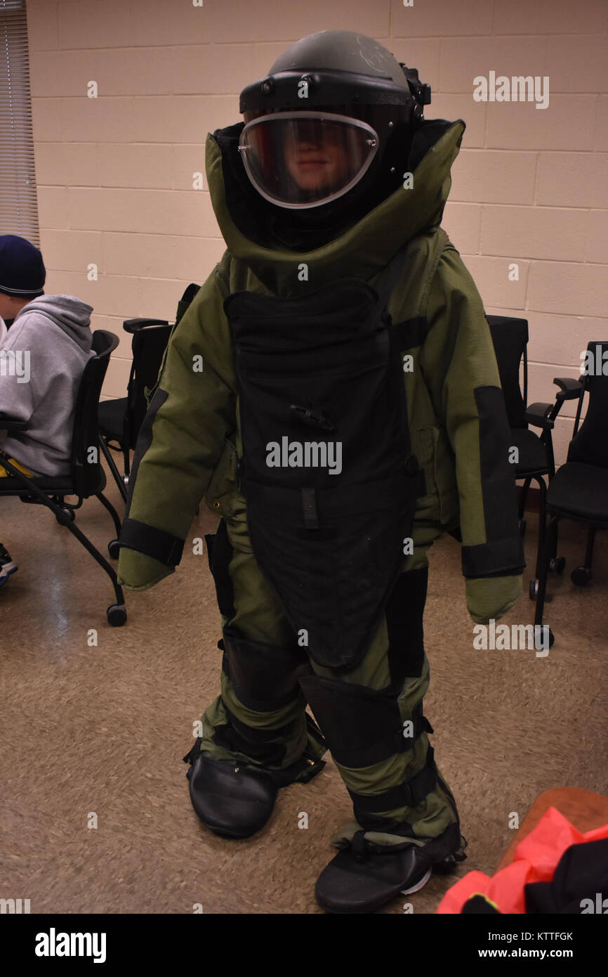 Eod 9 bomb suit hi-res stock photography and images - Alamy