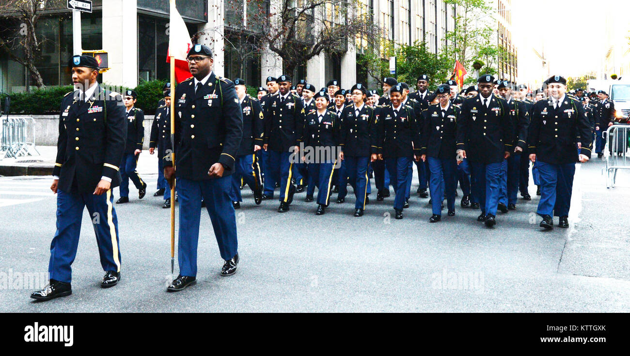 Soldiers from the New York Army National Guard, 369th Sustainment ...