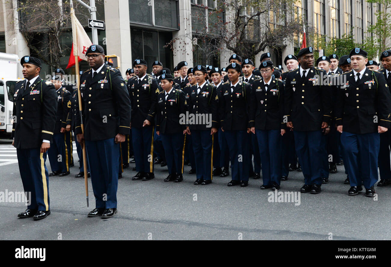 Soldiers from the New York Army National Guard, 369th Sustainment ...