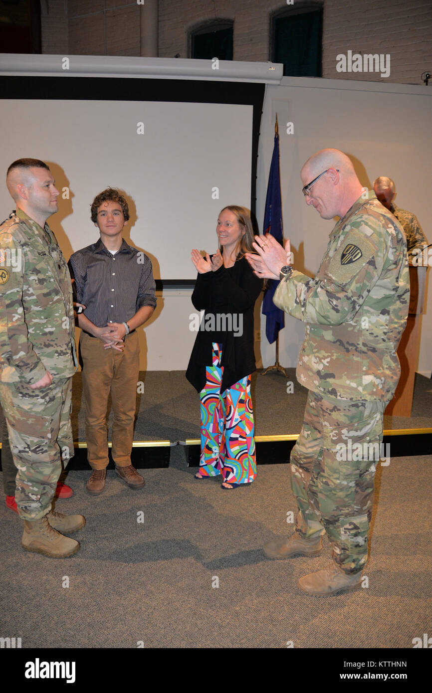 New York Army National Guard Soldier Lt. Col. Todd Balog( left ...