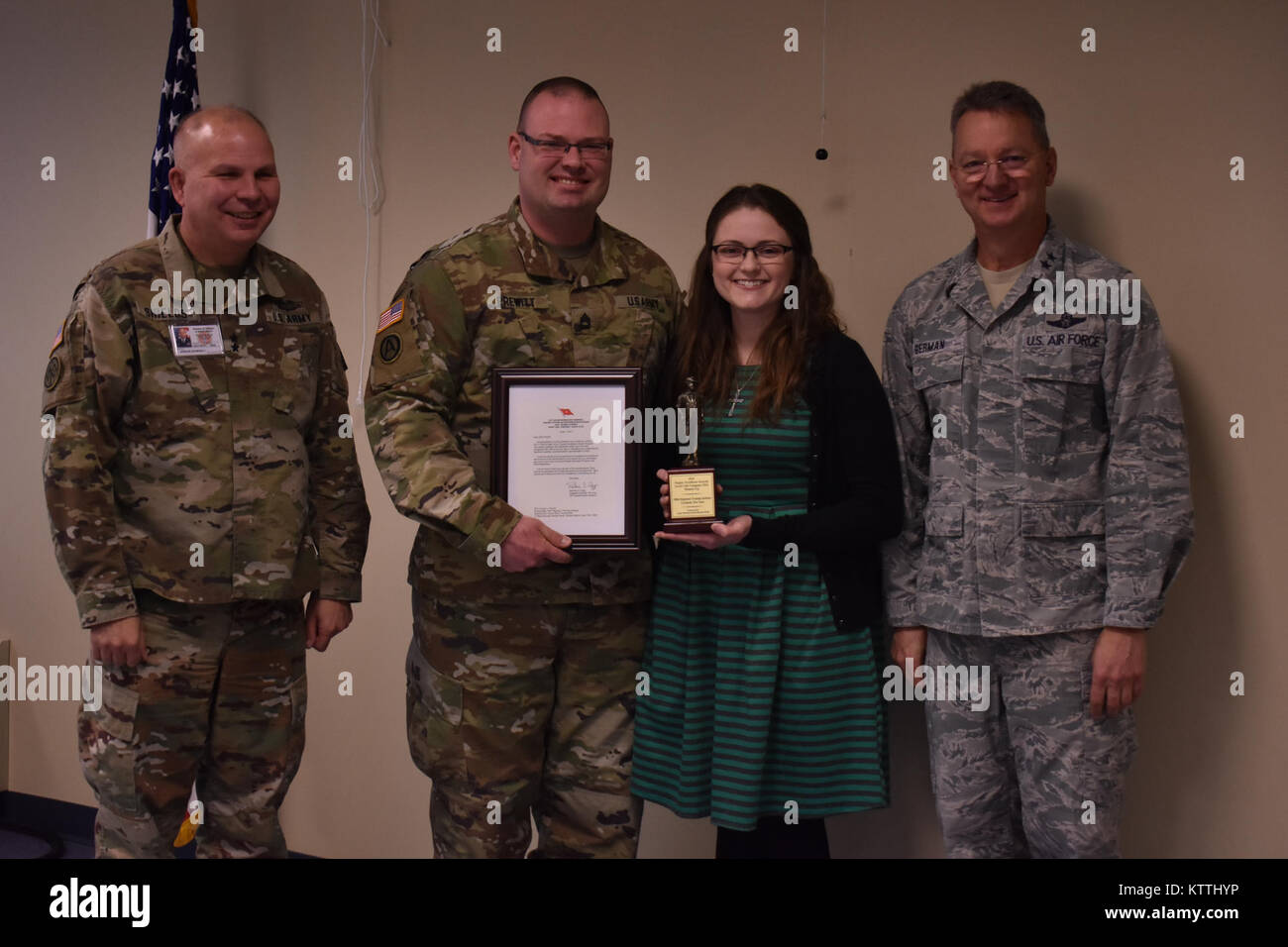 N.Y. Army National Guard Soldier, Sgt. 1st Class Joseph Prewitt (Center ...