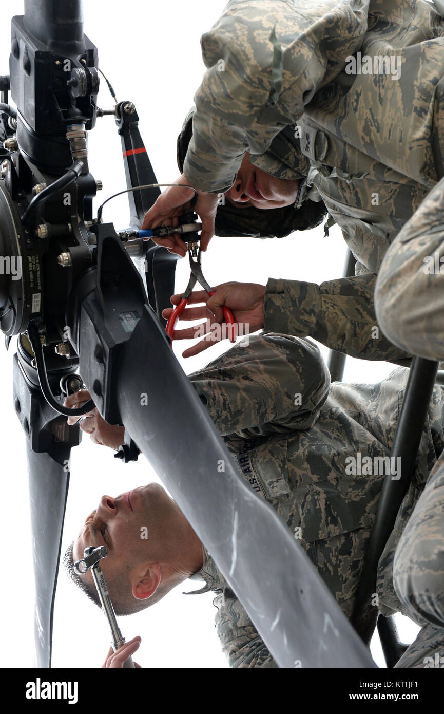 Air Force Master Sgt. Scott Hnetinka and Senior Airman Steven Vargas ...