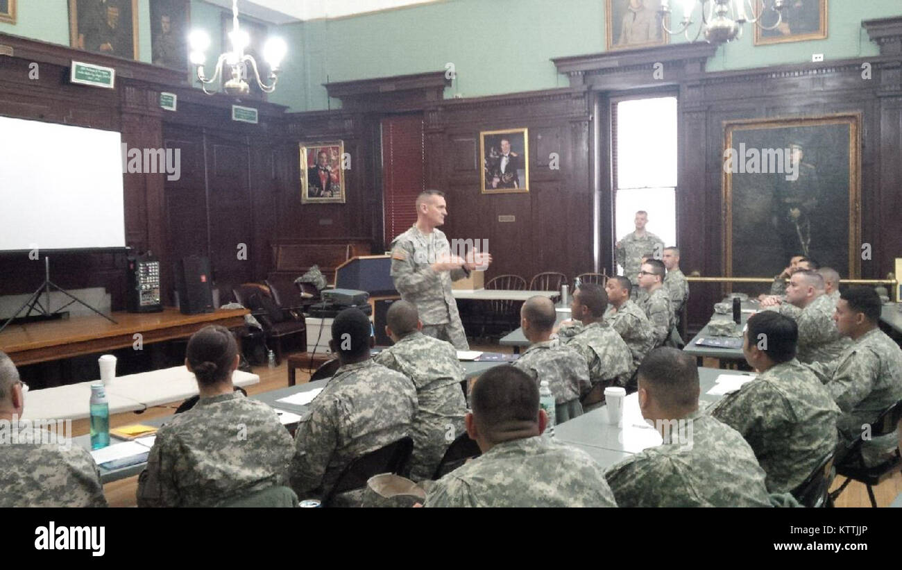 U.S. Army National Guard personnel daily duties and life. Working ...