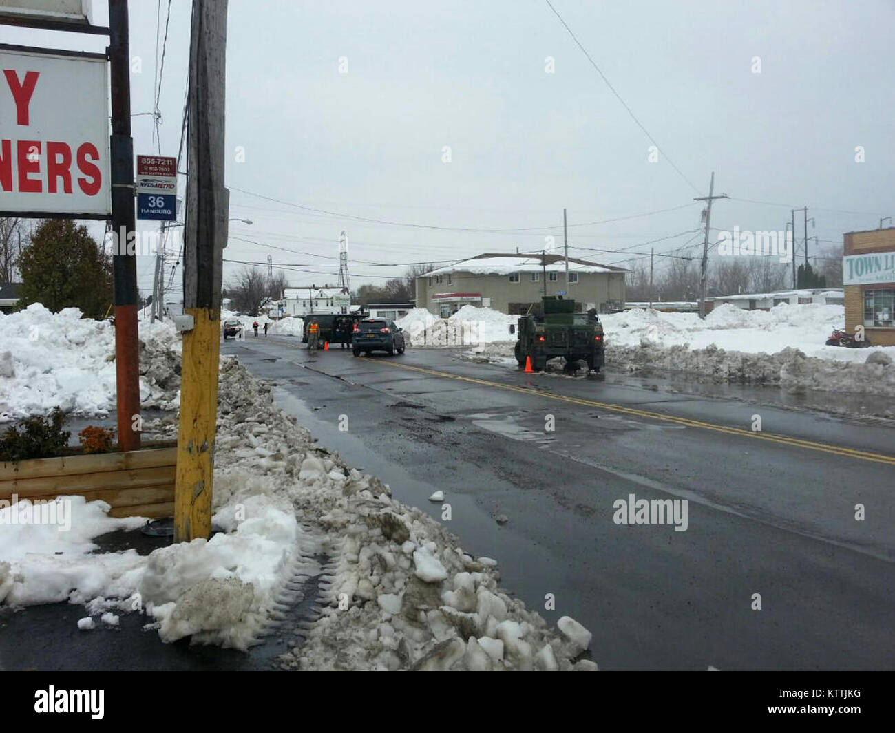 New York Army National Guard Soldiers from the 105th Military Police ...