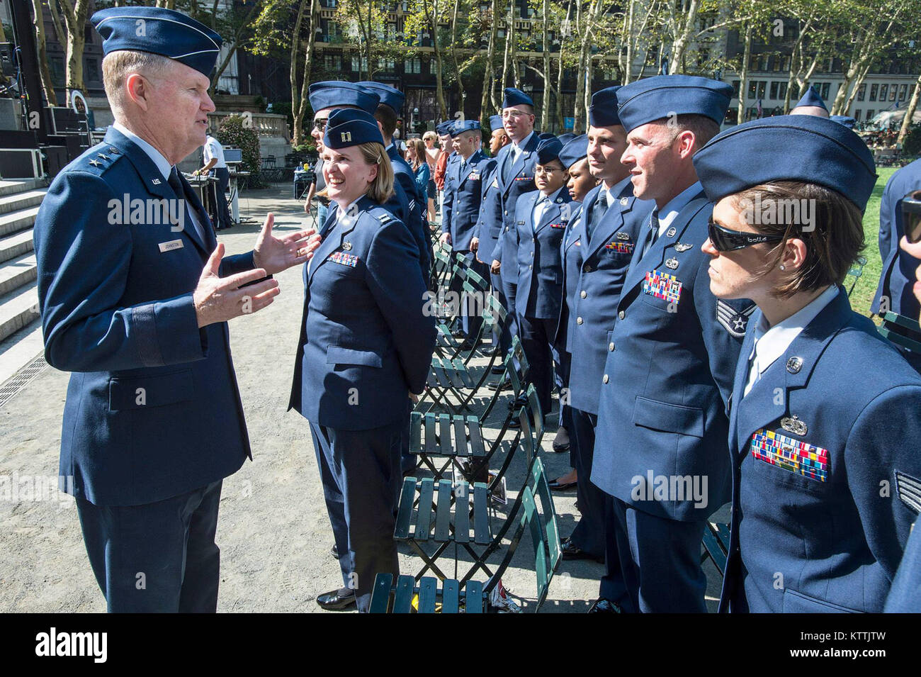 U.S. Army National Guard personnel daily duties and life. Working ...