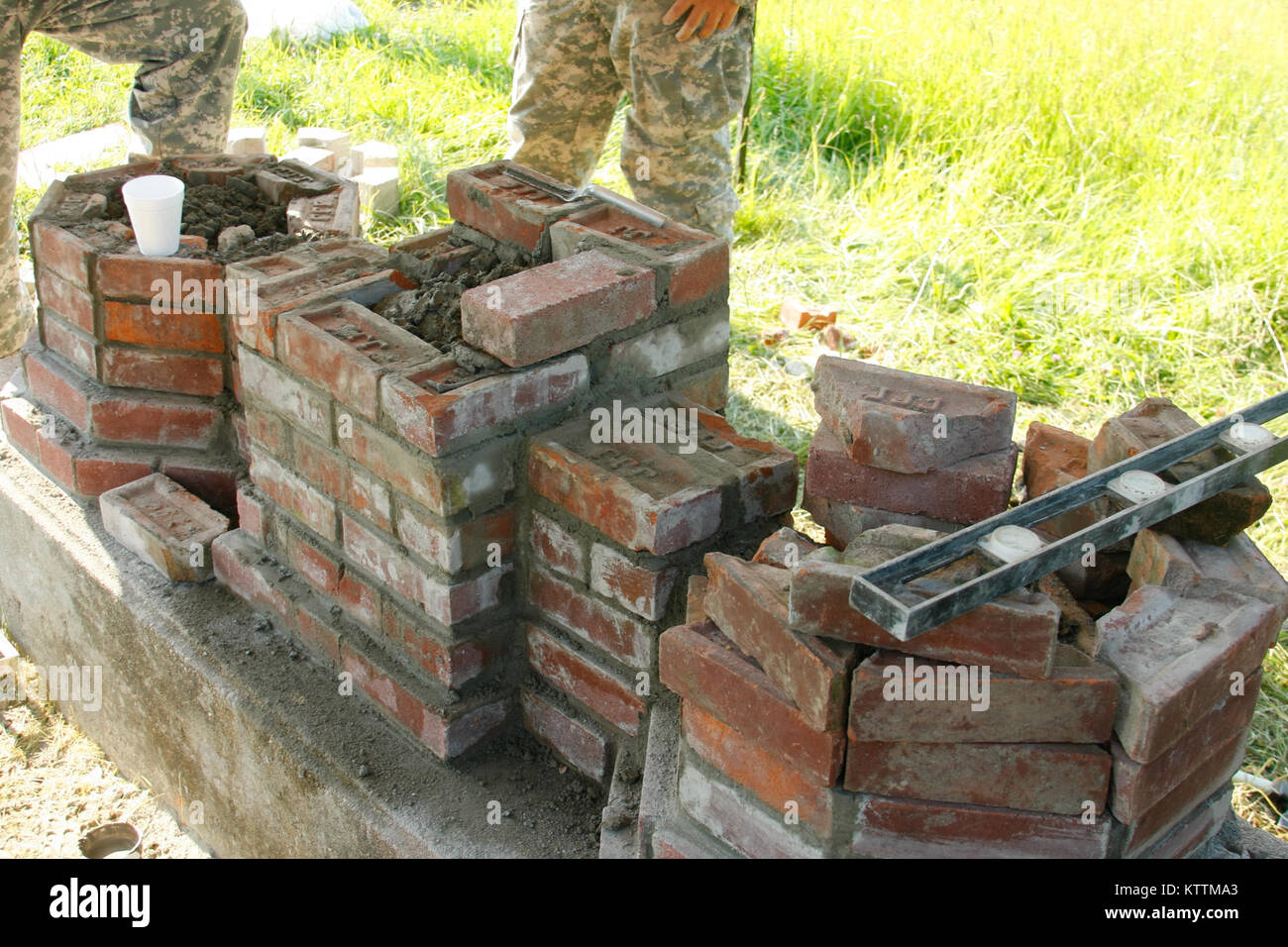 New York Army National Guard Soldiers from the 1156th Vertical ...