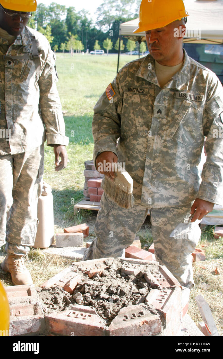 New York Army National Guard Soldiers from the 1156th Vertical ...