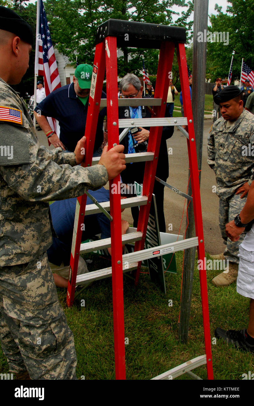 U.S. Army National Guard personnel daily duties and life. Working ...