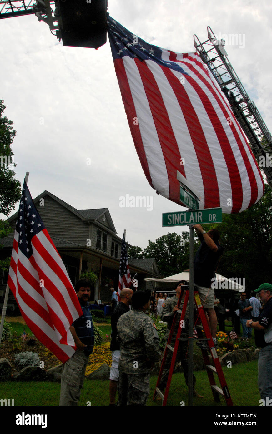 U.S. Army National Guard personnel daily duties and life. Working ...
