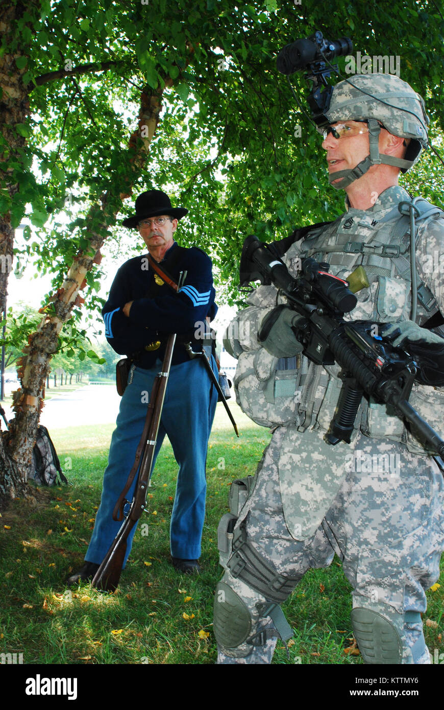 U.S. Army National Guard personnel daily duties and life. Working ...