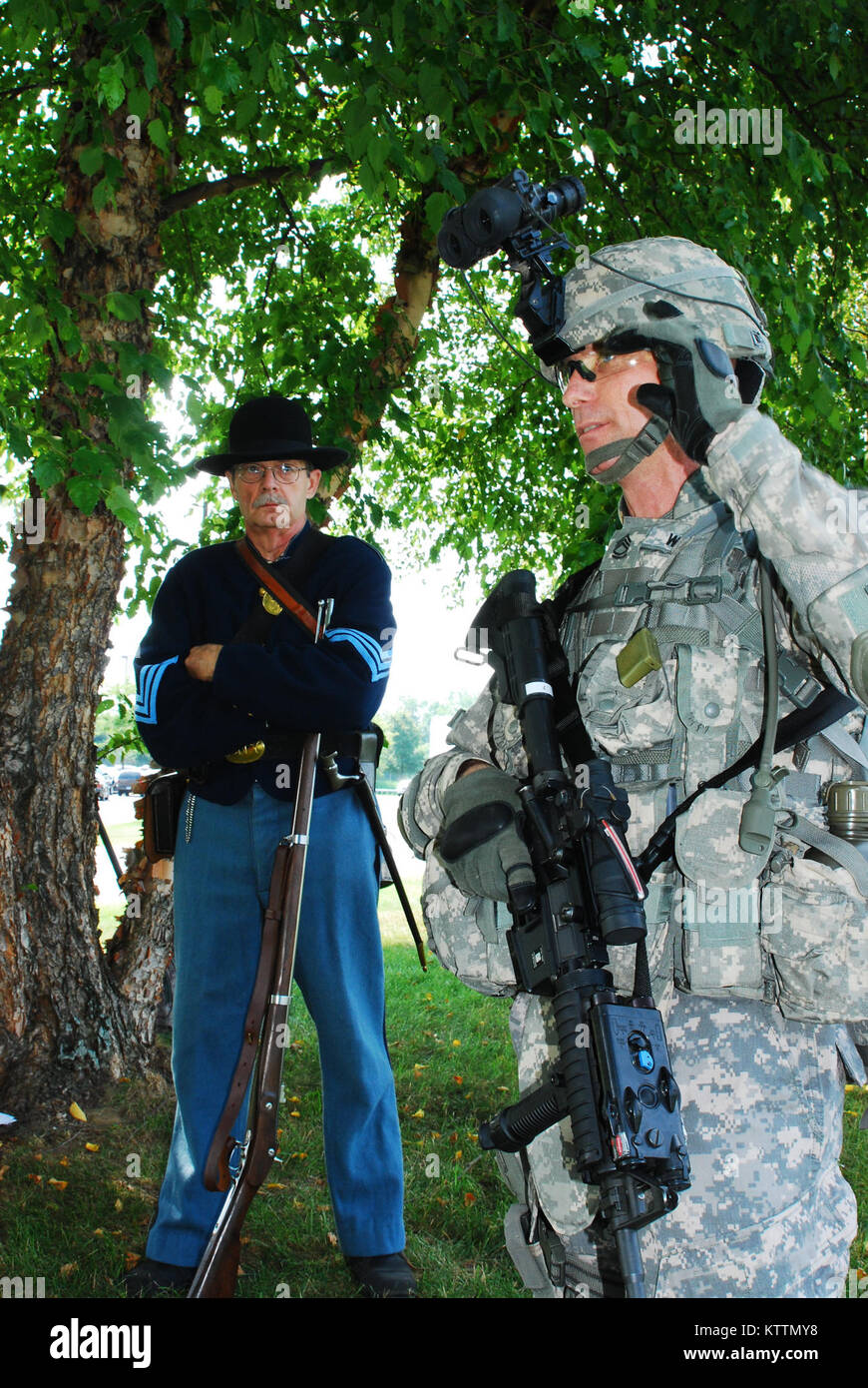 U.S. Army National Guard personnel daily duties and life. Working ...