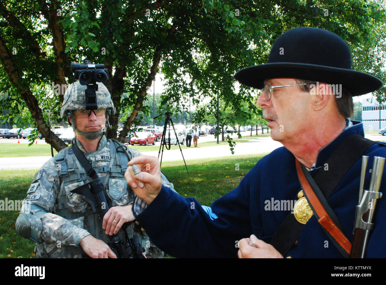 U.S. Army National Guard personnel daily duties and life. Working ...