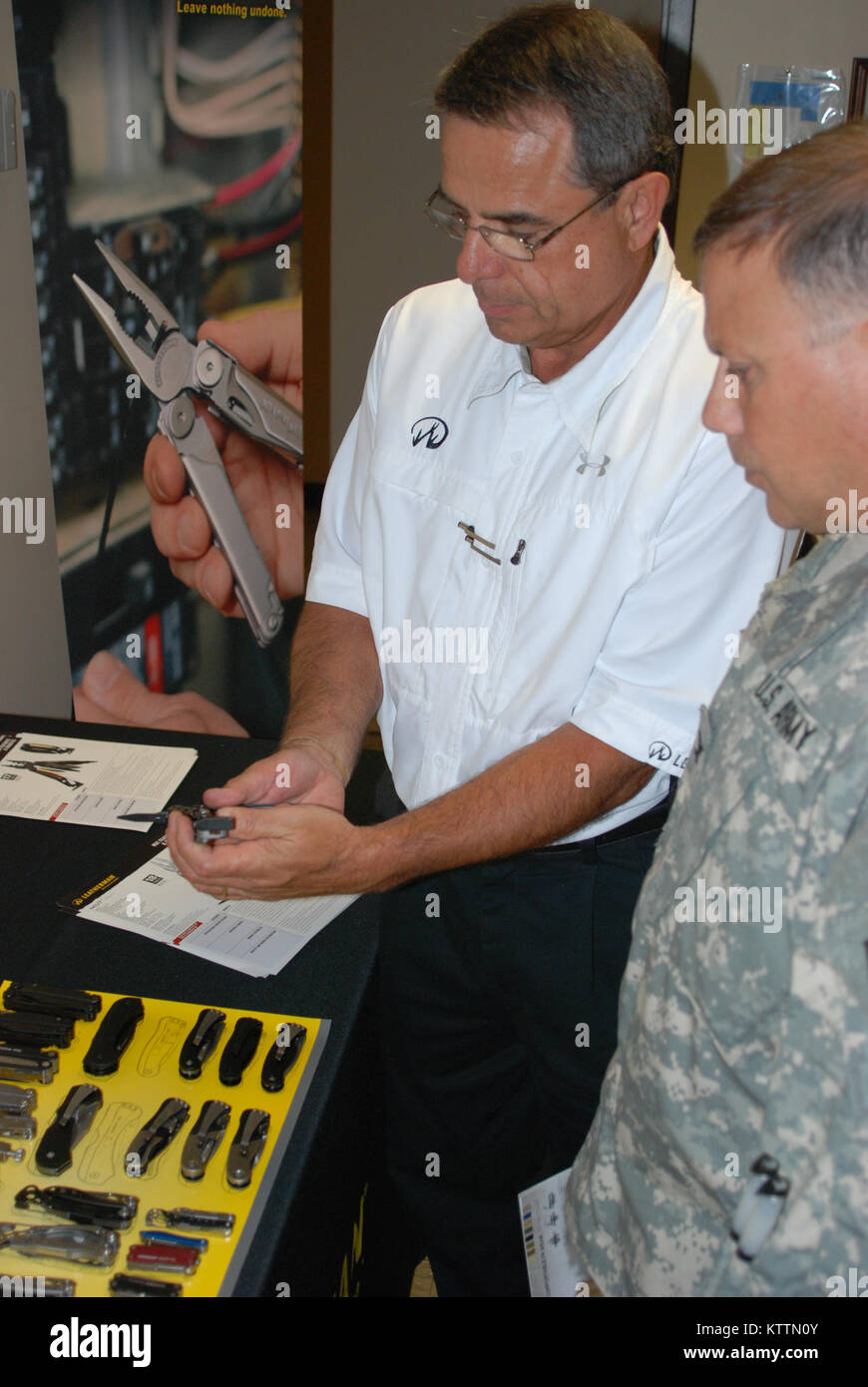 U.S. Army National Guard personnel daily duties and life. Working ...