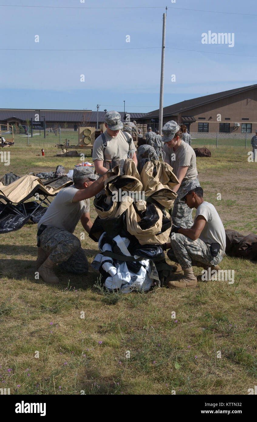 Military personnel tents hi-res stock photography and images - Alamy