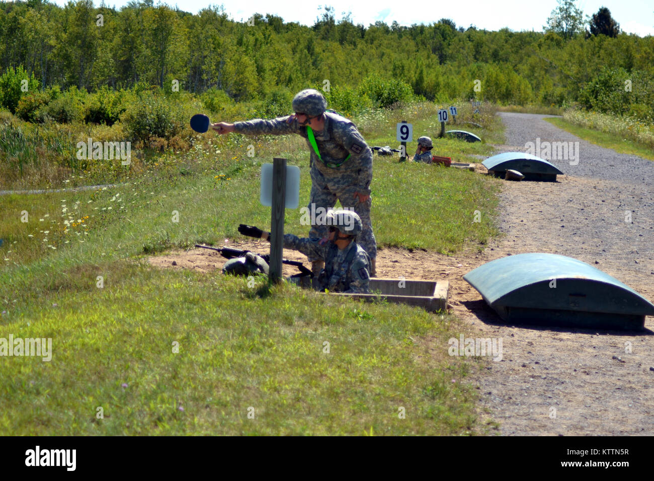 U.S. Army National Guard personnel daily duties and life. Working ...