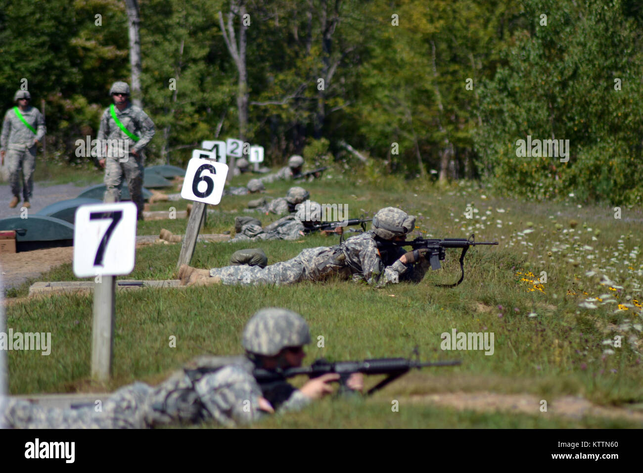 U.S. Army National Guard personnel daily duties and life. Working ...
