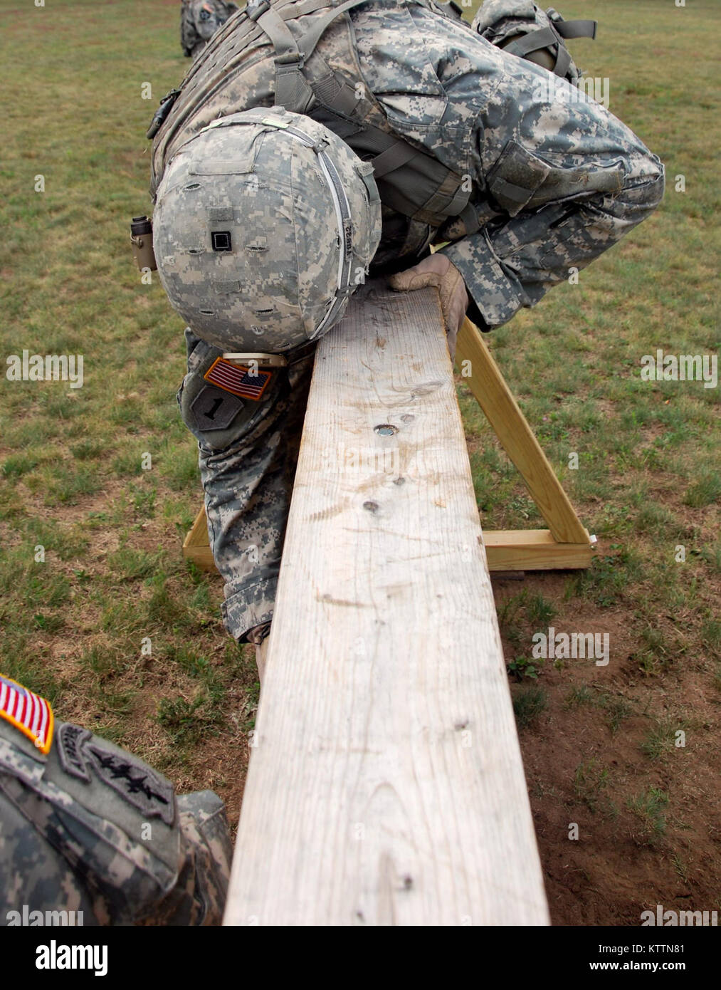 U.S. Army National Guard personnel daily duties and life. Working ...