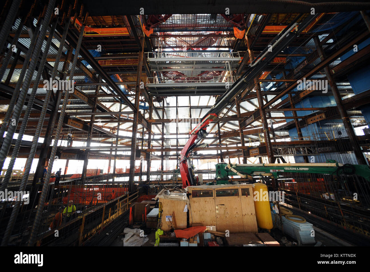 NEW YORK - Construction workers at "Ground zero" continue to work on ...