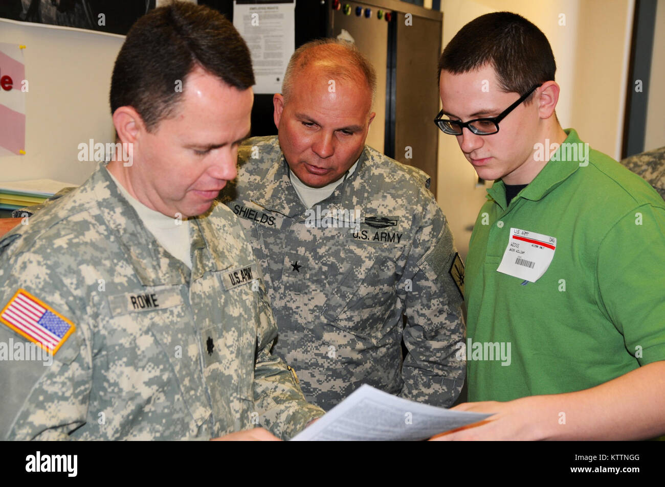 ALBANY, N.Y.-- (Left to Right) Lt. Col. Steven Rowe, commander, New ...