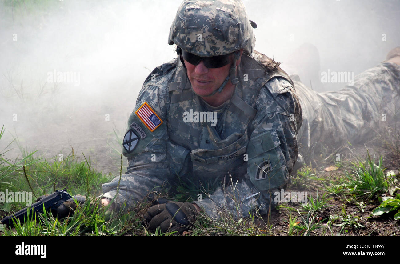 U.S. Army National Guard personnel daily duties and life. Working ...