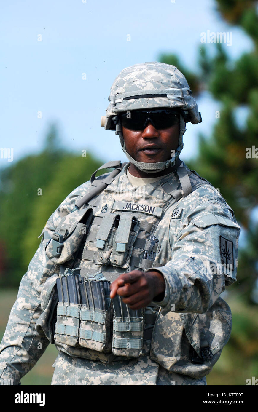 U.S. Army National Guard personnel daily duties and life. Working ...