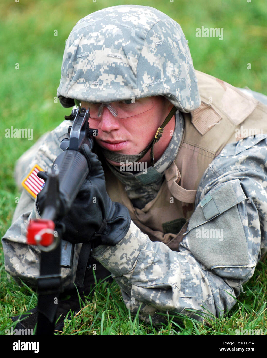 U.S. Army National Guard personnel daily duties and life. Working ...