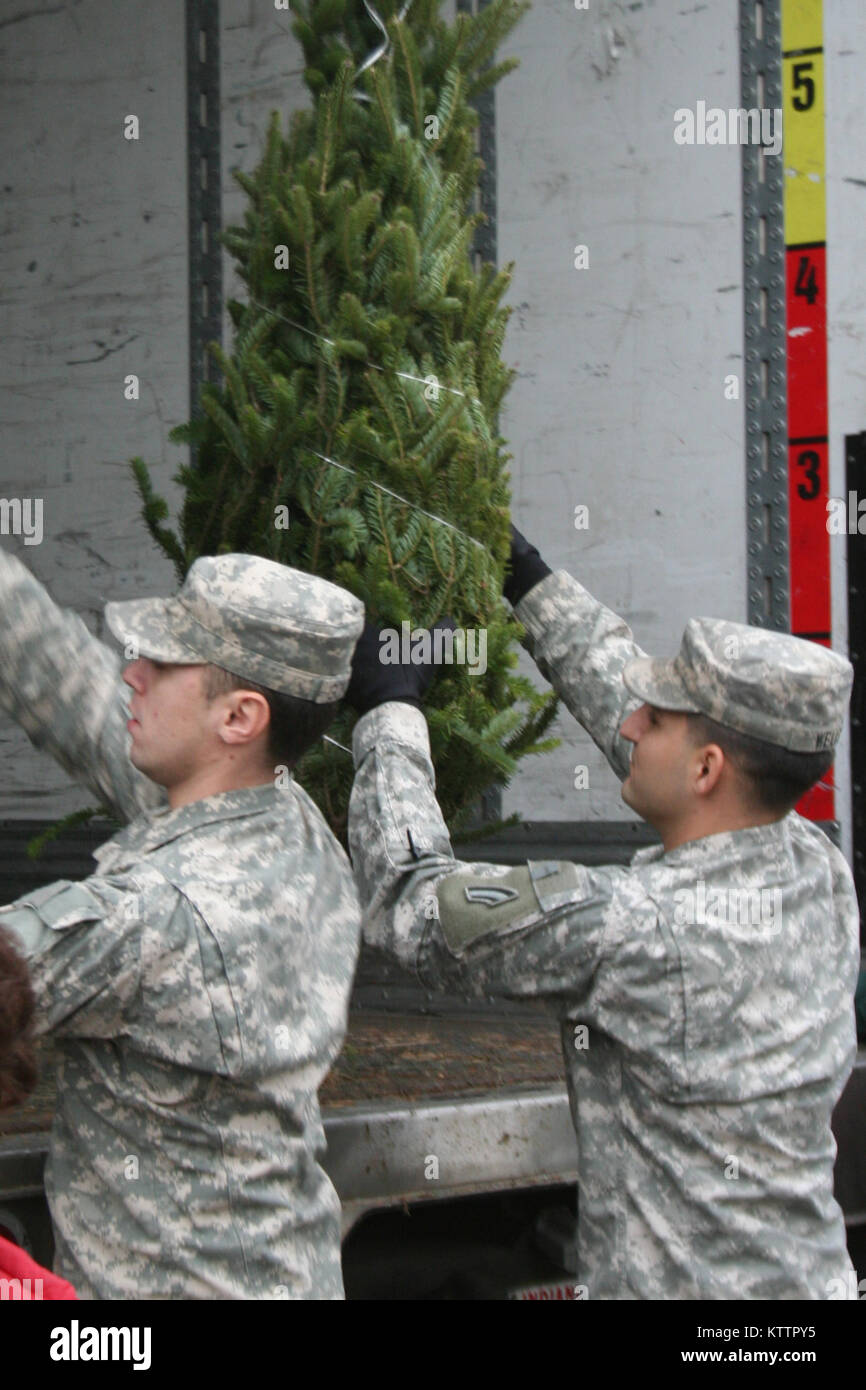 CHARLETON, N.Y. -- New York Army National Guard Spc. Raymond Gonzalez ...
