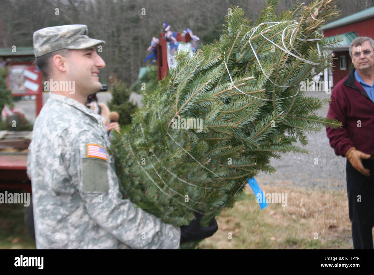 CHARLETON, N.Y. -- New York Army National Guard Sgt. Jason Wells helps ...