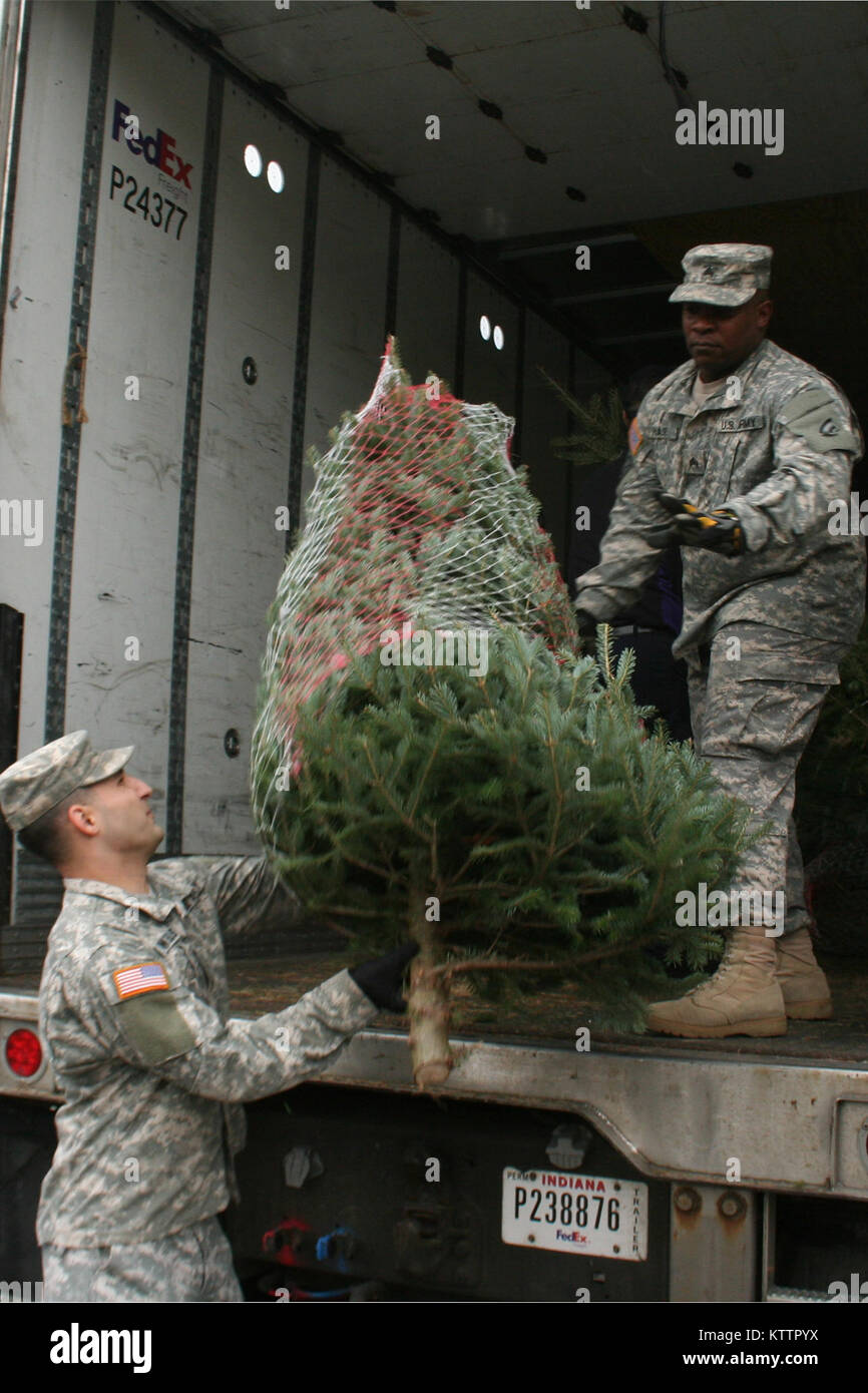 CHARLETON, N.Y. -- New York Army National Guard Sgt. Jason Wells passes ...
