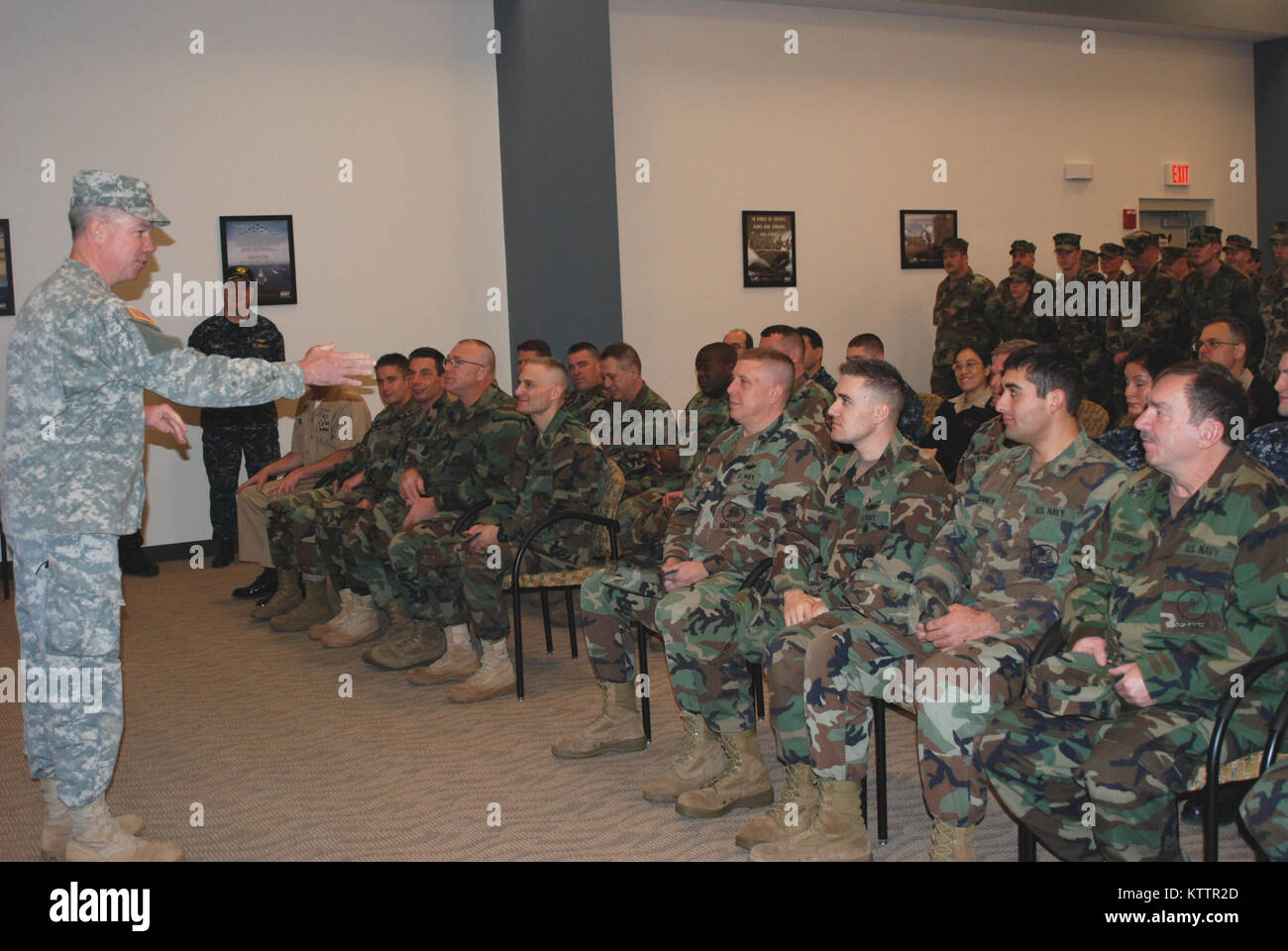 U.S. Army National Guard personnel daily duties and life. Working ...