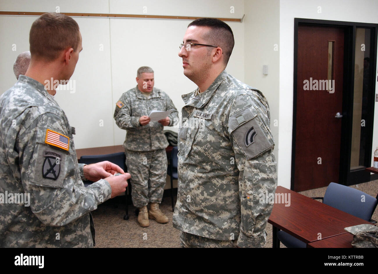 U.S. Army National Guard personnel daily duties and life. Working ...