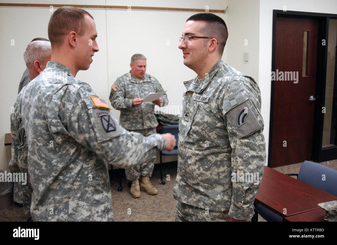 U.S. Army National Guard personnel daily duties and life. Working ...